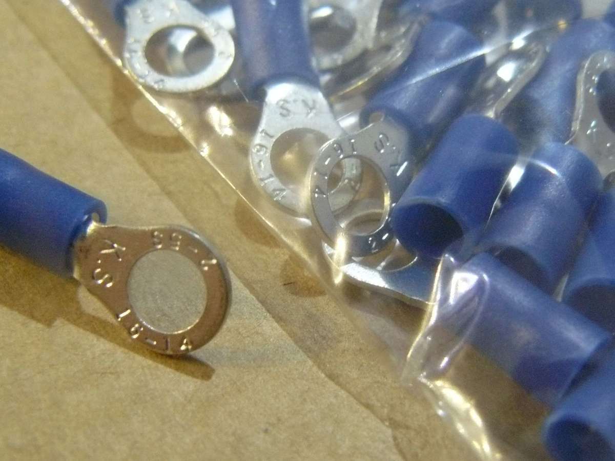 (20 of) Blue Insulated Ring Terminal Crimp - Up To M5 (5mm) Screw/Bolt ...