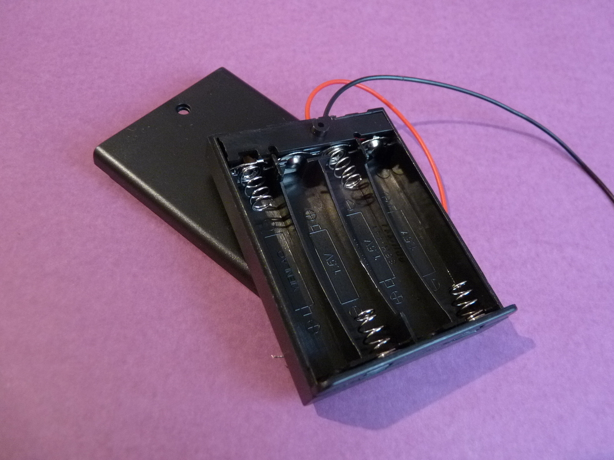 AAA Battery 4 Cell 4xAAA Series Holder with Lid, Screw and Switch - Buy ...